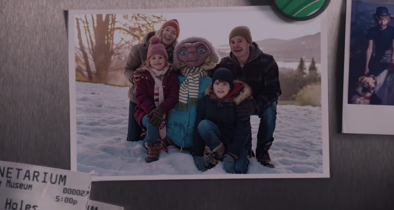E.T. Returns After 37 Years to Reunite With a Grown Elliot and His ...