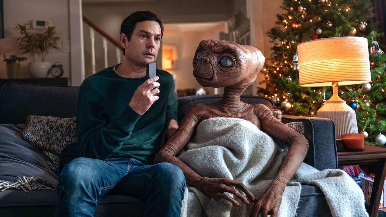 E.T. Returns After 37 Years to Reunite With a Grown Elliot and His ...