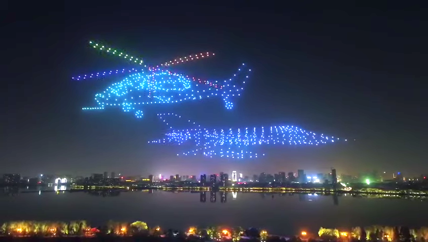 800 LED Equipped Drones Fly in the Shape of a Giant Airplane and Other ...