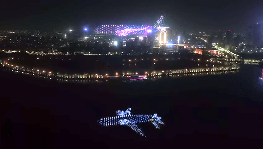 800 LED Equipped Drones Fly in the Shape of a Giant Airplane and Other ...