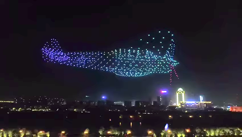 800 LED Equipped Drones Fly in the Shape of a Giant Airplane and Other ...
