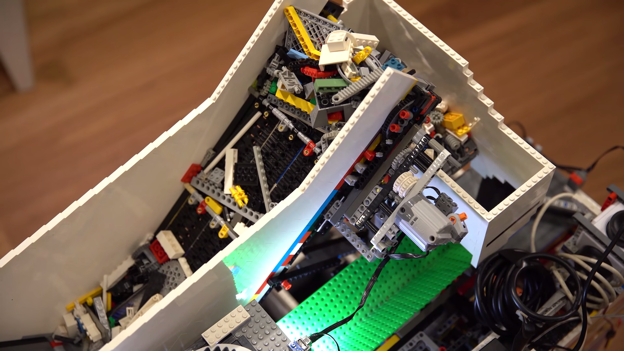 A Brilliant AI-Powered Universal LEGO Sorting Machine