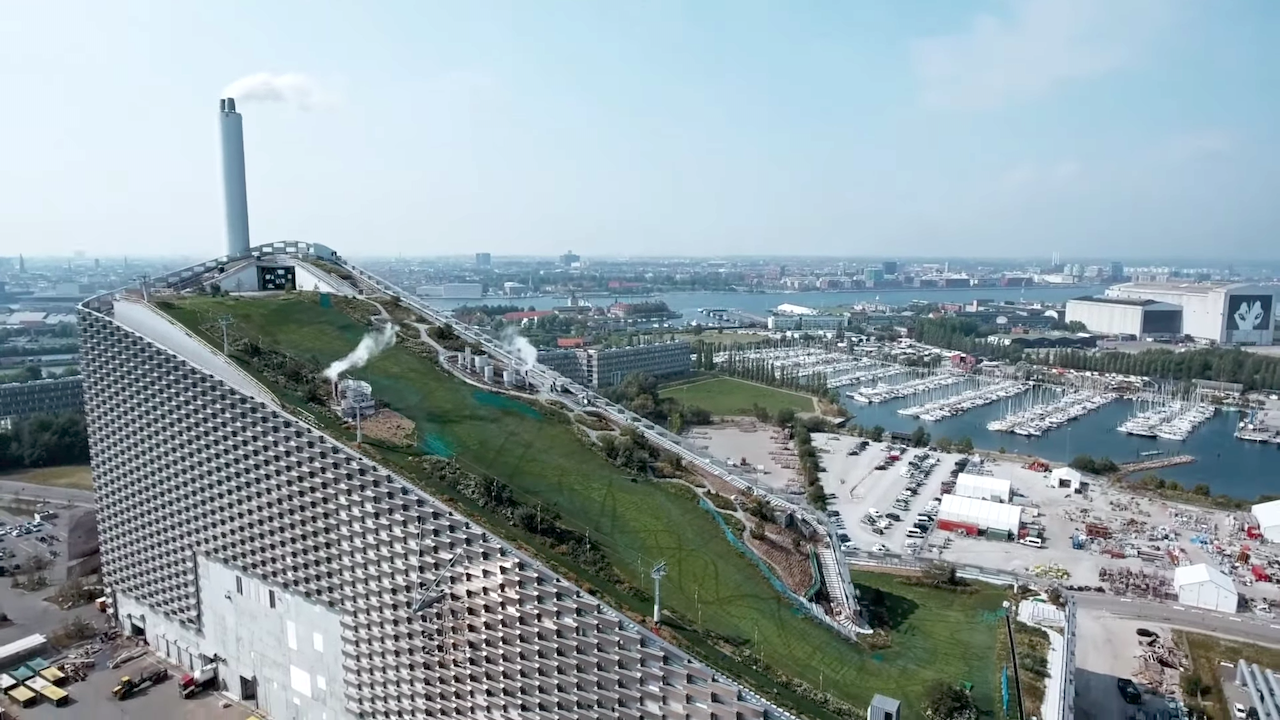A Very Modern Waste-to-Energy Power Plant in Copenhagen That Doubles as ...