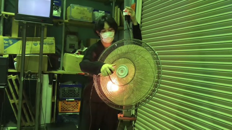 Incredible Electric Fan Instrument That Can Be Played Either Like a ...