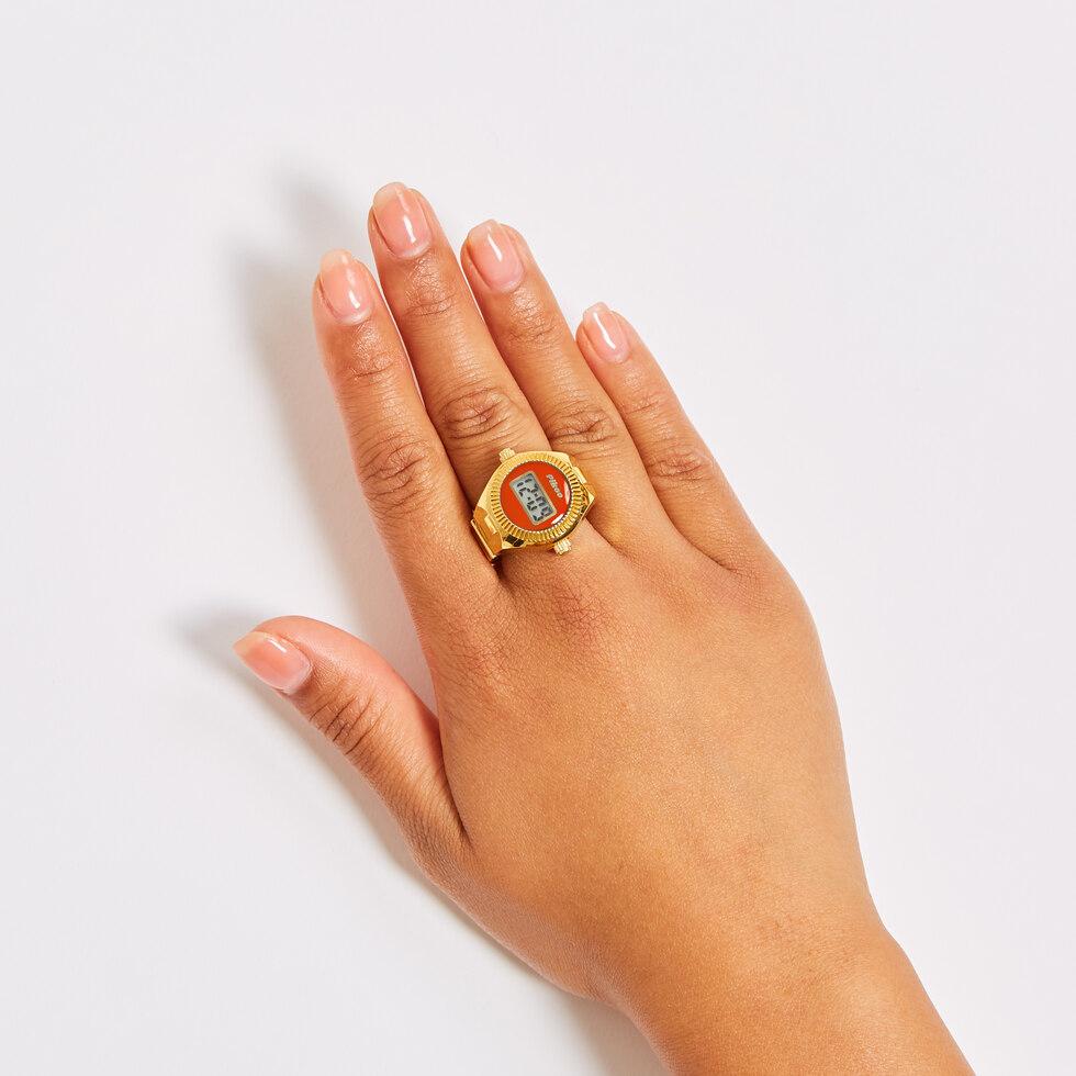Clever Digital Watch That Is Worn as a Ring