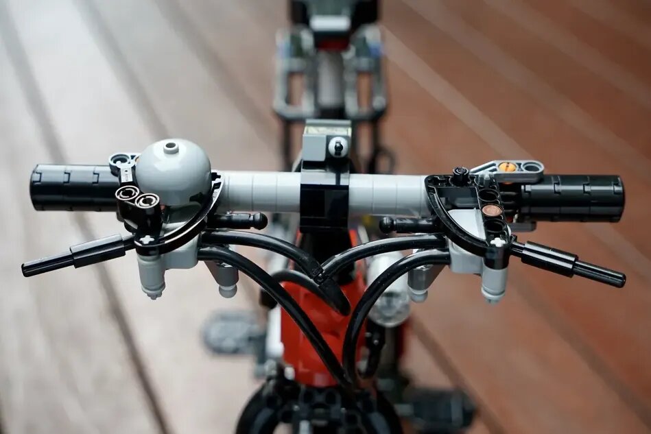A Functional Miniature Bicycle Made Out of LEGO