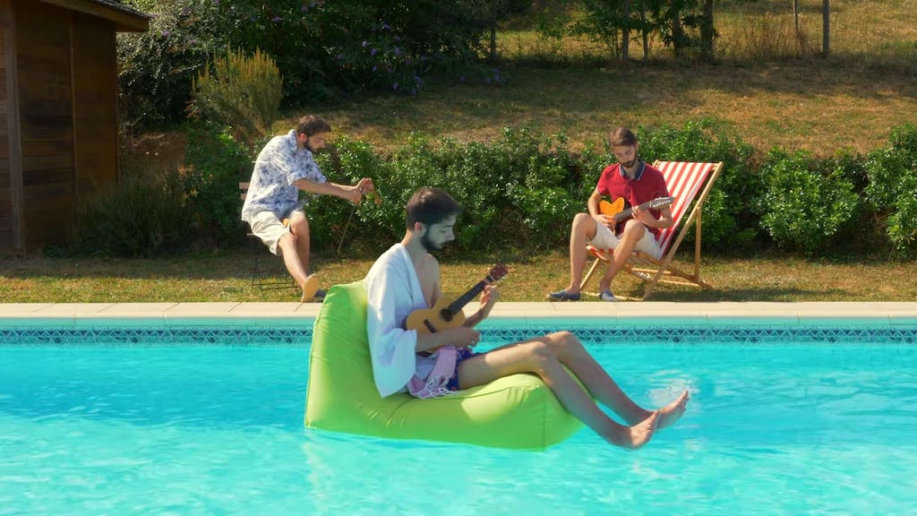 Musician Plays Poolside Cover of the 'SpongeBob SquarePants' Song ...