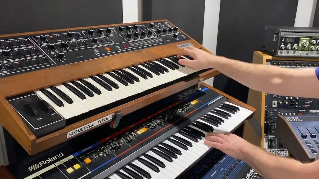 Musician Plays a Nostalgic Medley of Songs From the 1980s on an Array ...
