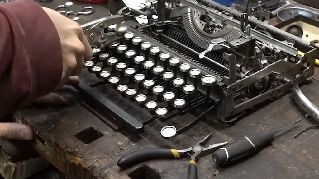 Expert Repairs and Restores a Rusty 1930s Typewriter