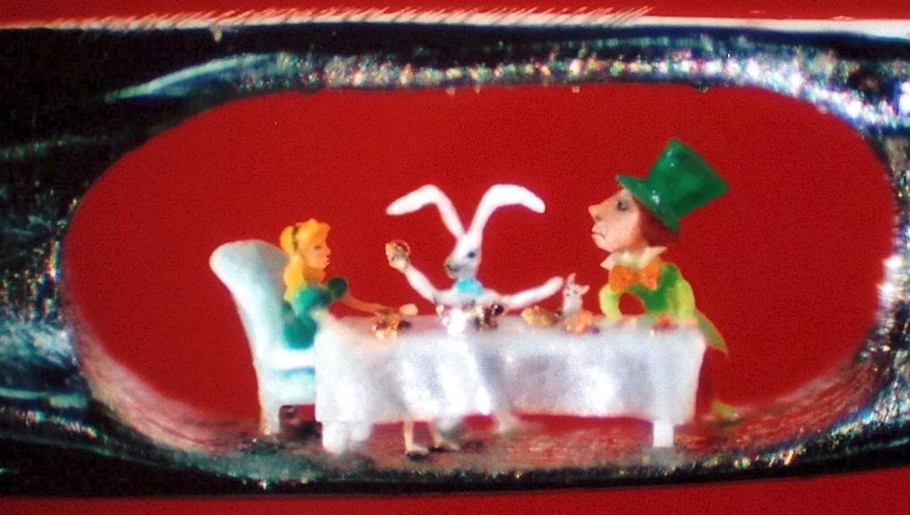 Artist Makes Tiny Sculptures Inside the Eye of a Needle