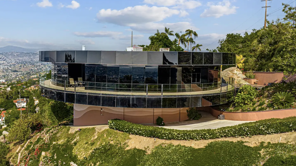 A Unique Circular Rotating Hilltop House in San Diego