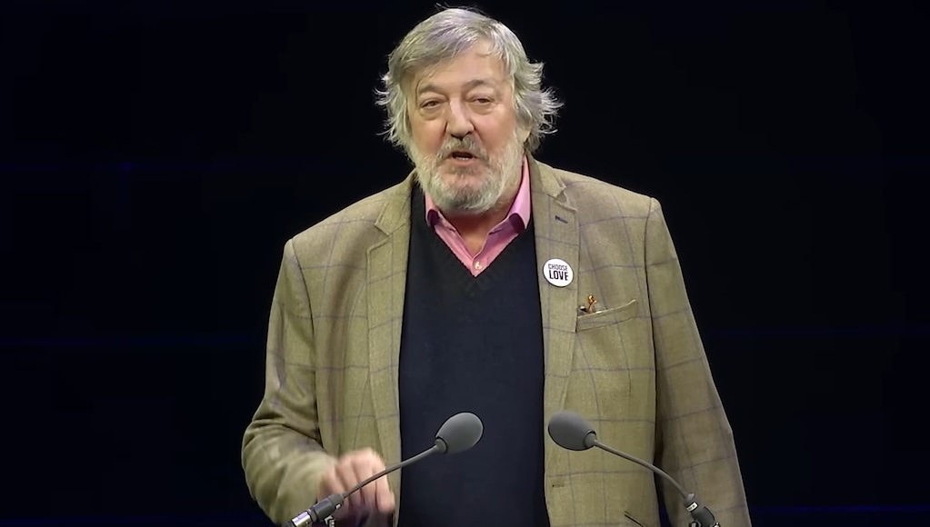 A Scientist Builds the Body of a Human From the Bones Up in an Amusing ...