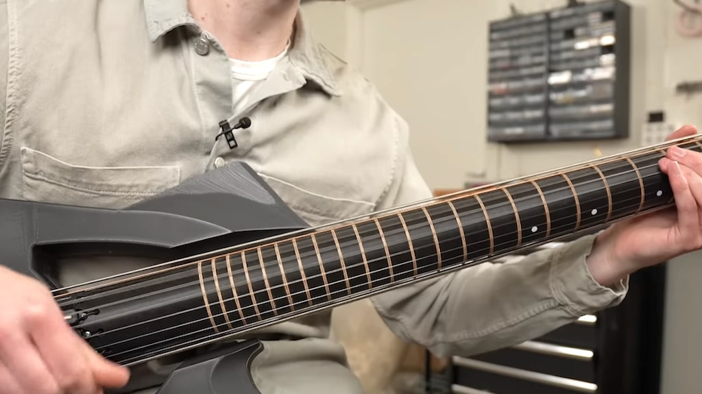 A Unique Guitar/Bass Combo With a 360° Spinning Neck