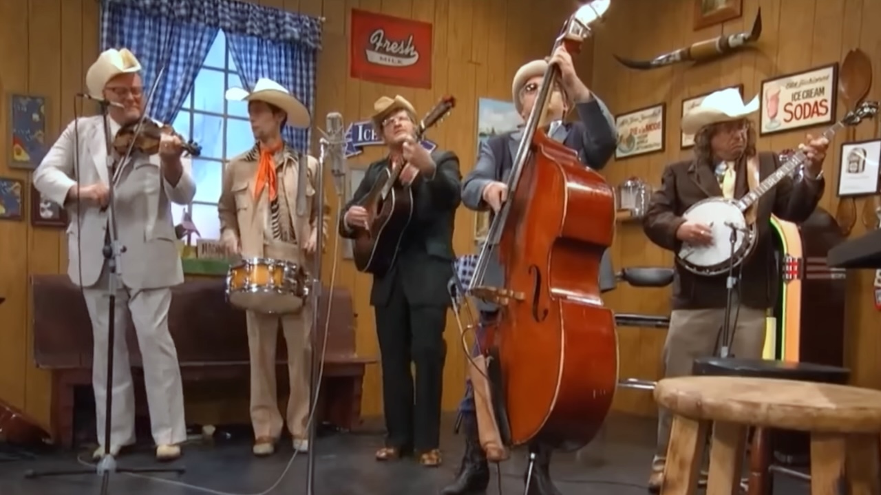 An Enormous Cat Meows in an Oddly Humanlike Sing-Songy Voice As If He ...