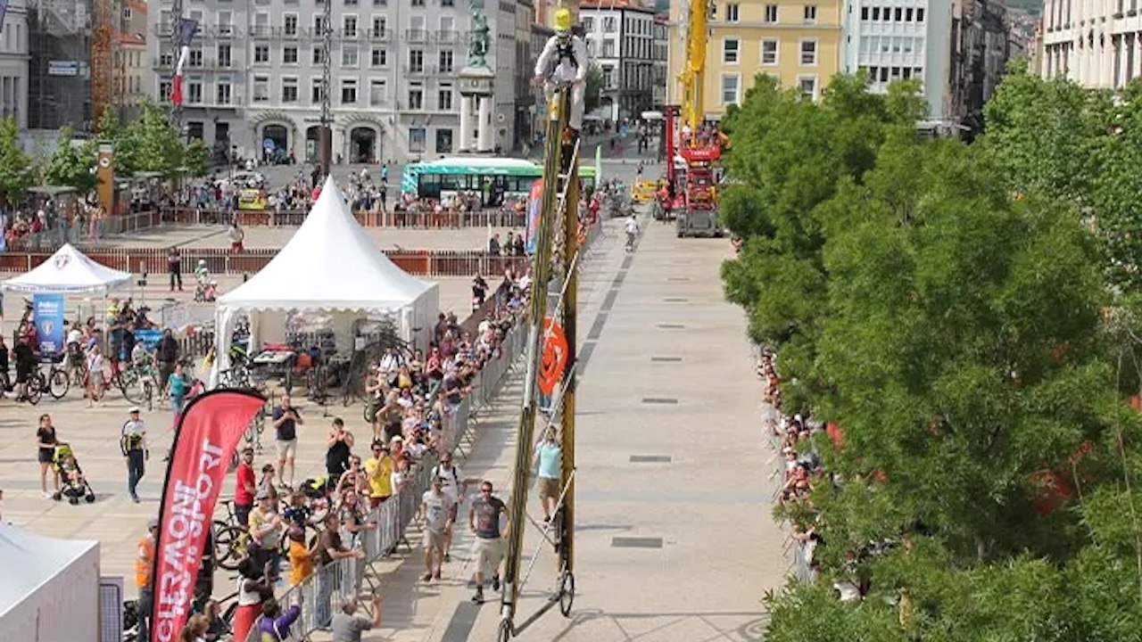 SkyCycle, A Proposal for an Elevated Bikeway System in London