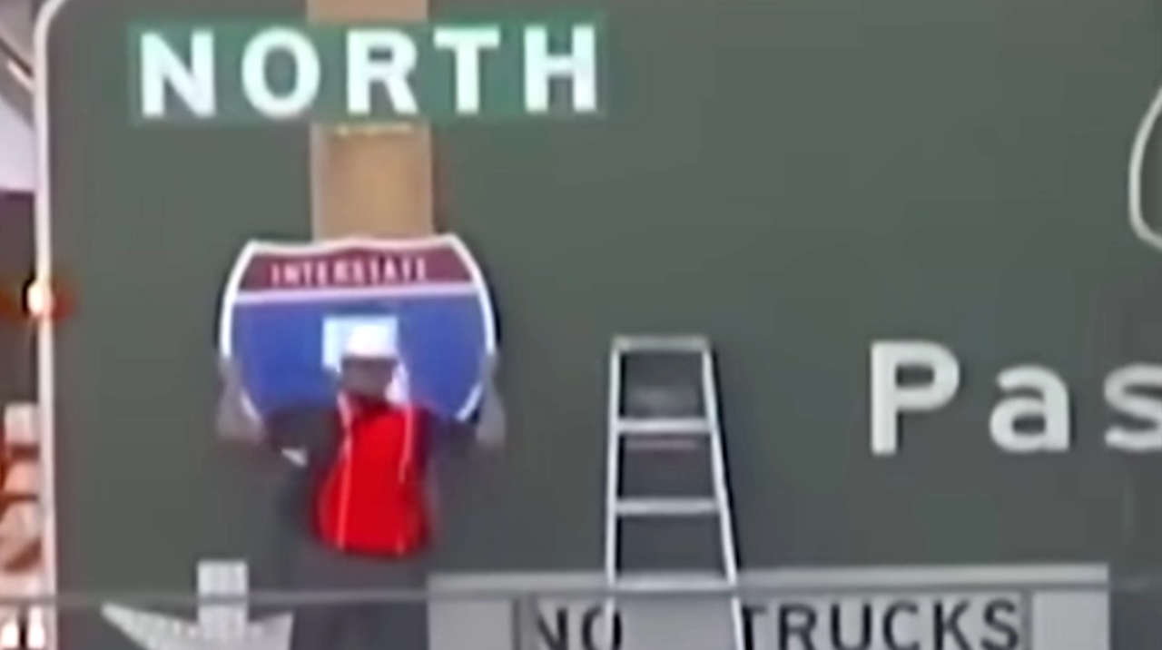 The Street Artist Who Secretly Fixed a Confusing Los Angeles Freeway Sign