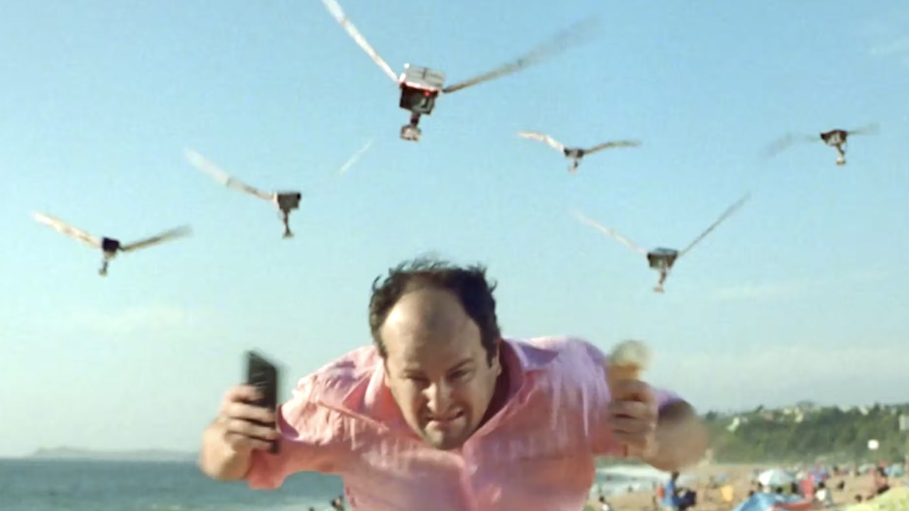 A Convenient Way to Pack a Sliced Apple With a Rubber Band