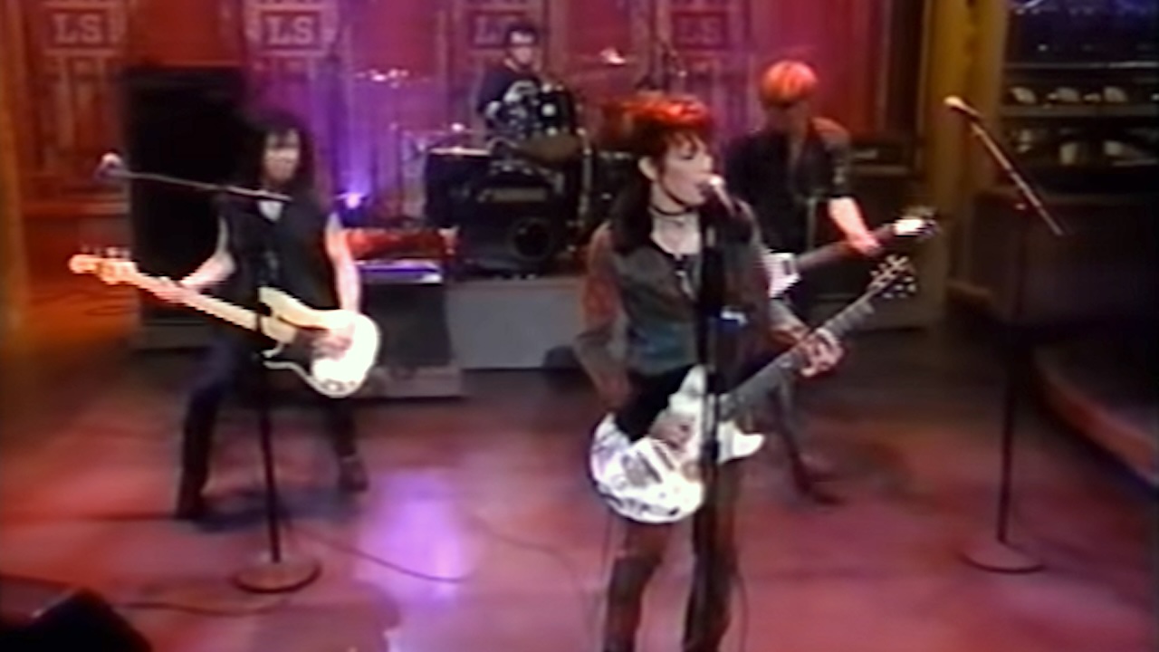 Joan Jett and the Blackhearts Perform an Electrifying Cover of the 'Mary Tyler Moore Show' Theme ...