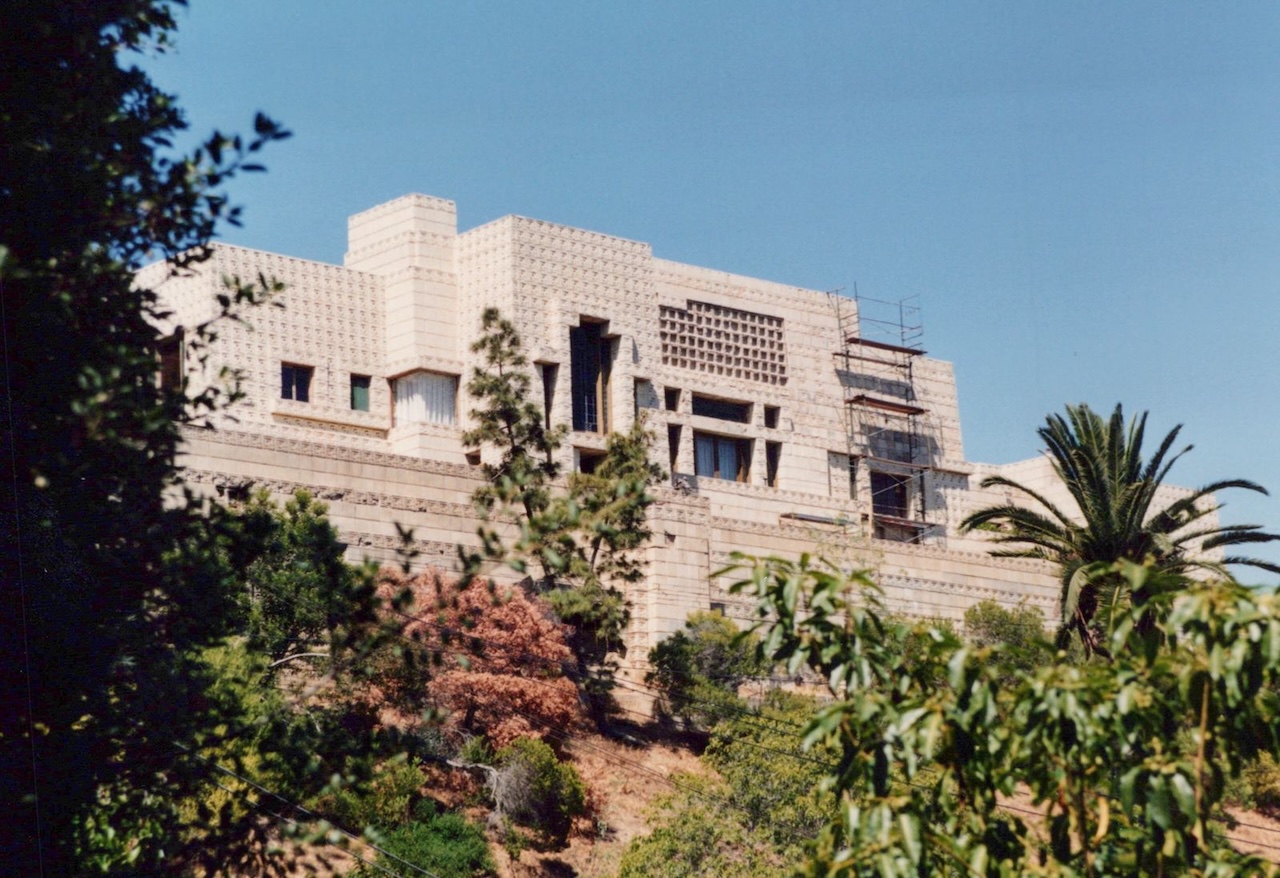 The Ingenious Interlocking Brick Design of the Iconic 'Ennis House' by ...