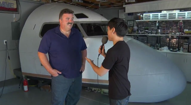 Hobbyist Builds Full Scale 737 Flight Simulator in a Garage