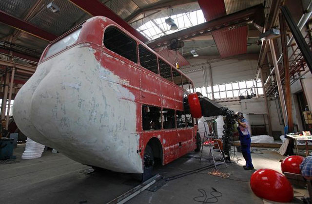 London Double-Decker Bus Rigged With Giant Arms To Do Push-Ups
