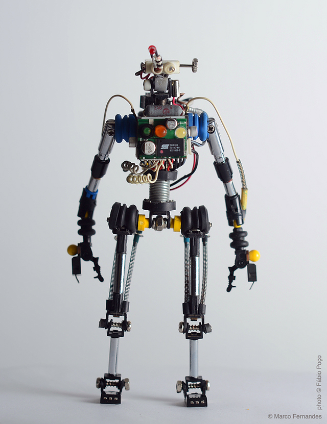 R³bots, Small Hand-Made Robots Built From Recycled Electronic Parts