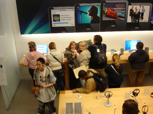 Massive First Goatse at San Francisco Apple Store