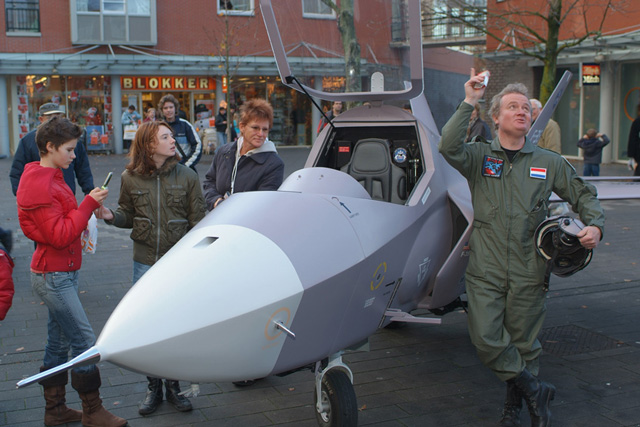 Arthur van Poppel Builds Elaborate Art Pieces For Unique Musical Act