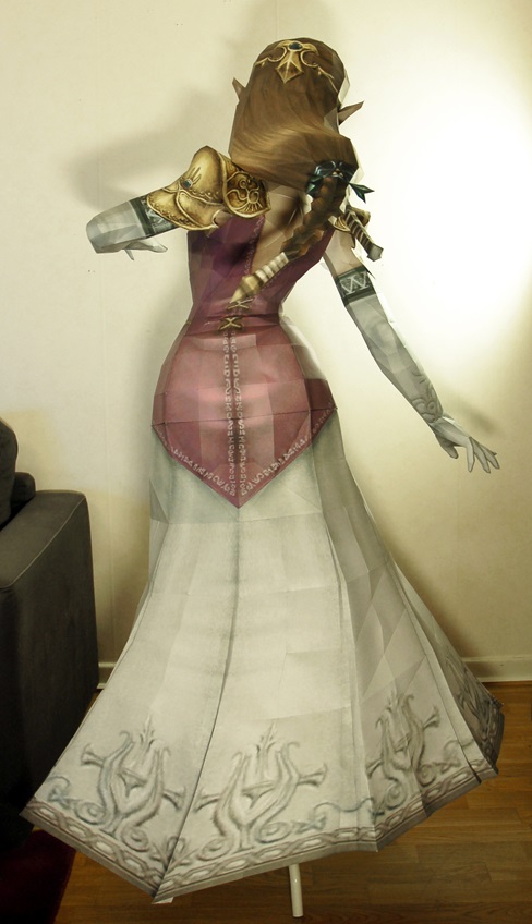 Life-Size Princess Zelda Papercraft
